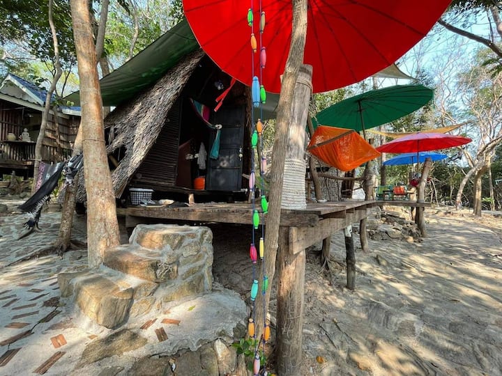 Noina's Mystic Mountain.hut 2 - Ko Samet