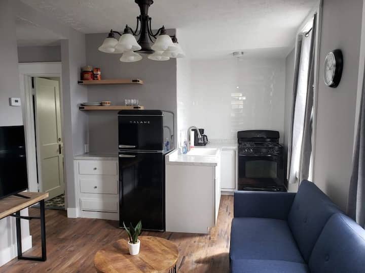 2 Bedroom Trendy Flat Close To Downtown! - Calvin University, Grand Rapids