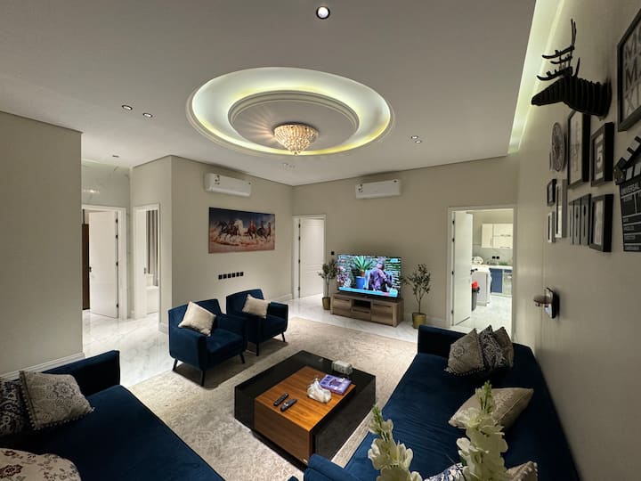 شقة فاخرة ٣ غرف وصالة ومطبخ ارضية بمدخل خاص - Riyadh