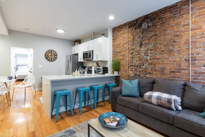 New 2 Floor 3 Br |1 Bath Unit Near Seaport/bcec - Boston, MA