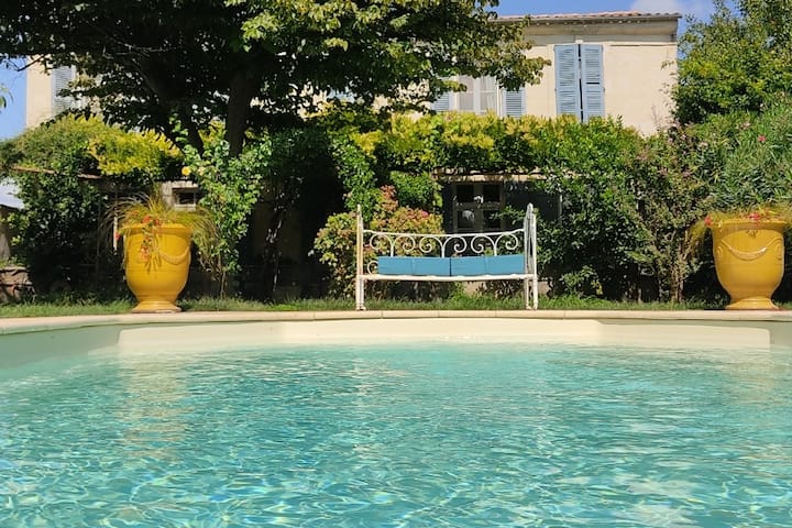 Les Glycines En Provence Gîte 4 à 6 Personnes - Tarascon