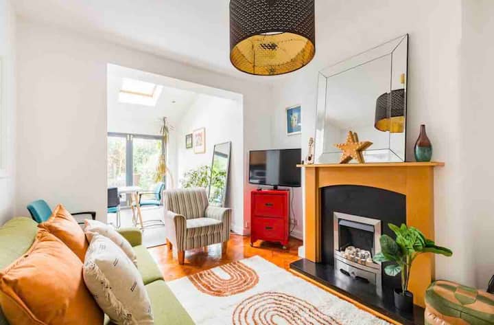 Modern Home Stretford  Sleeps 11 Free Parking - Altrincham