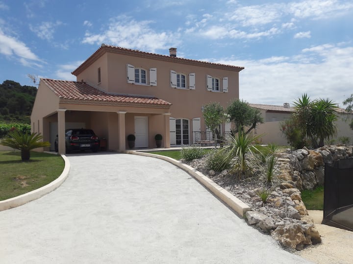 Villa Récente Idéalement Situee - 貝濟耶