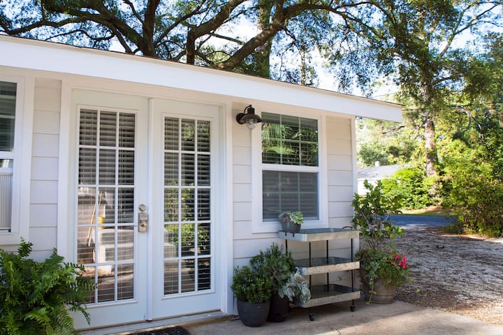 Parkwood Place Cottage - Charleston, SC