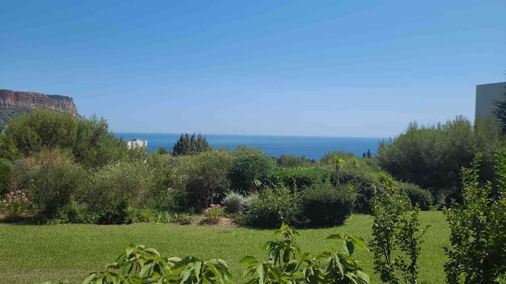 Calme Et Vue De Rêve      Studio Idéalement Placé - Cassis