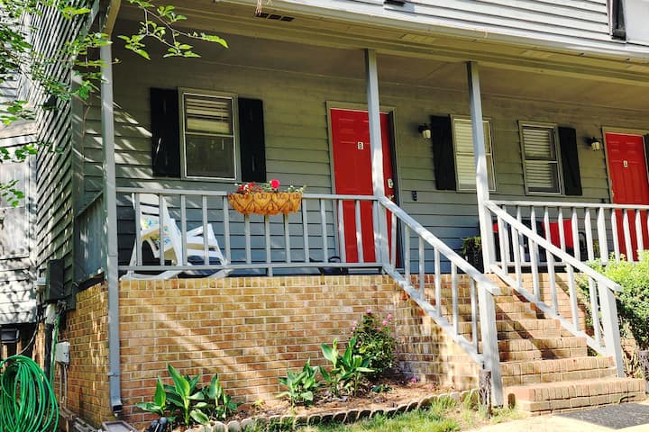 Crème De La Crème In West Raleigh - Raleigh, NC