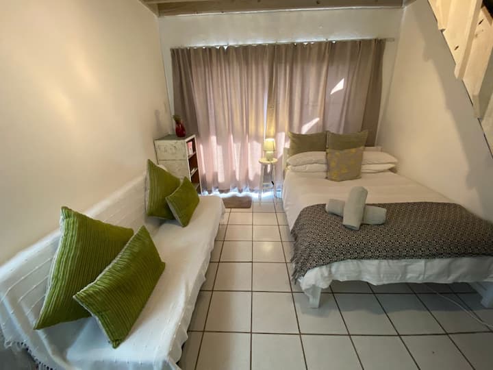 Pepper Street Self Catering Cottage At Supertubes - Jeffreys Bay