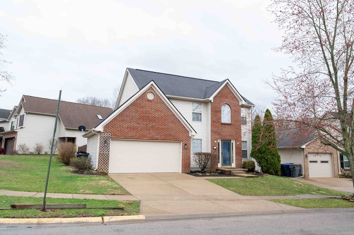 Black Modern House/3br/3ba/2garage/hot Tub/firepit - Lexington, KY