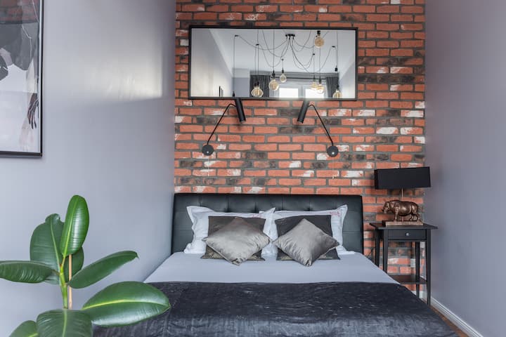 Industrial-style Apartment W/ Kitchenette - Krakow