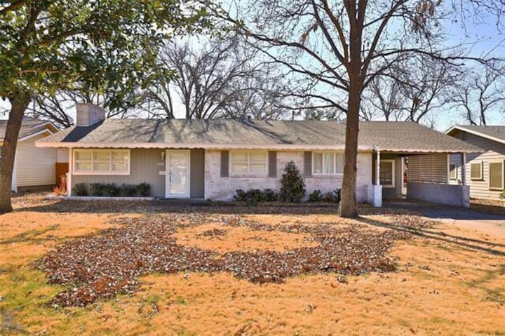 Midtown Abi House - Abilene Zoo, Abilene