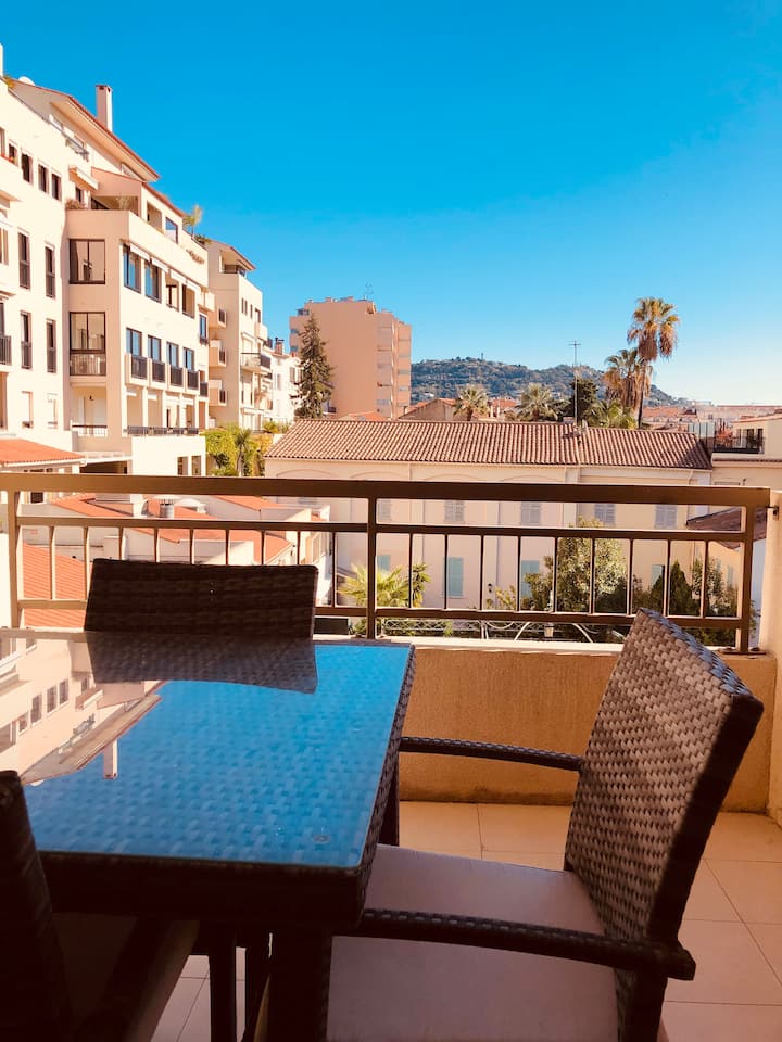 2 Pièces Hyper Centre Suquet Avec Terrasse Et Clim - Cannes