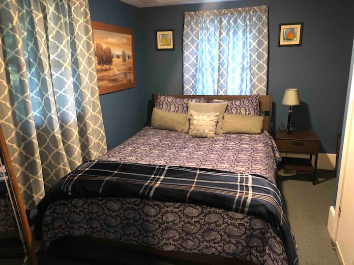 Spacious Pet Friendly 1bd Apt W/ Devoted Entrance. - Newton, MA