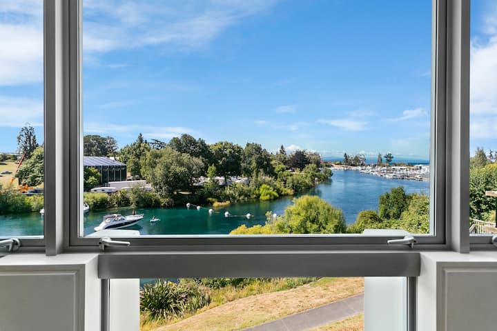 Luxury Taupo Apartment *No Service Fee* - Taupō