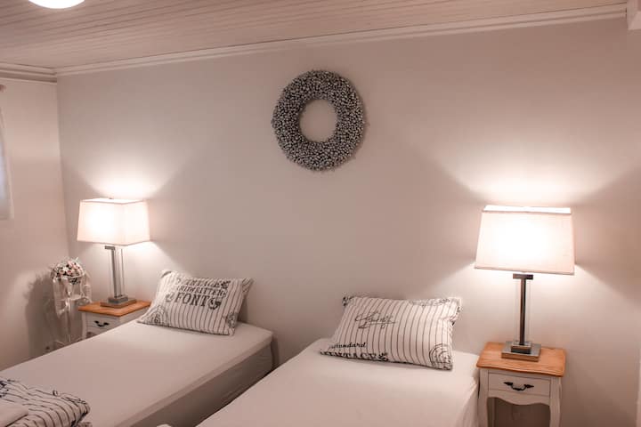 Apartment In West-end Of Reykjavík (Room 1) - Islande