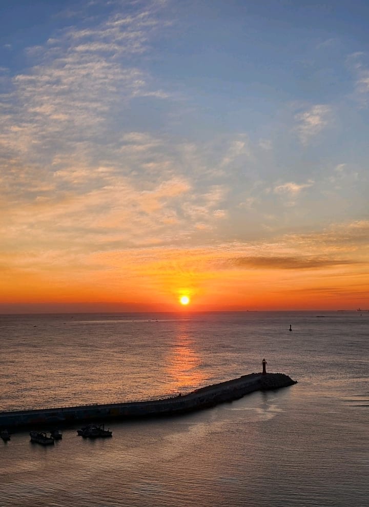 #22층 침실과 거실에서 보는 오션뷰#객실내 오션뷰 온수풀장          #3room - 江陵市