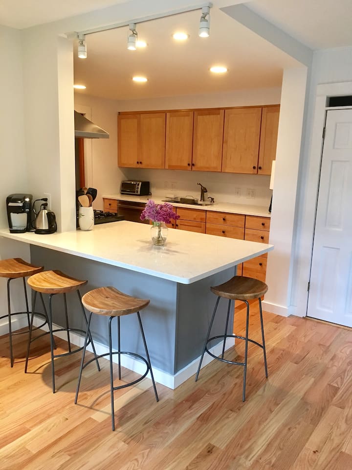 Sunny And Peaceful Downtown 2bedroom/2bathroom - Ithaca, NY