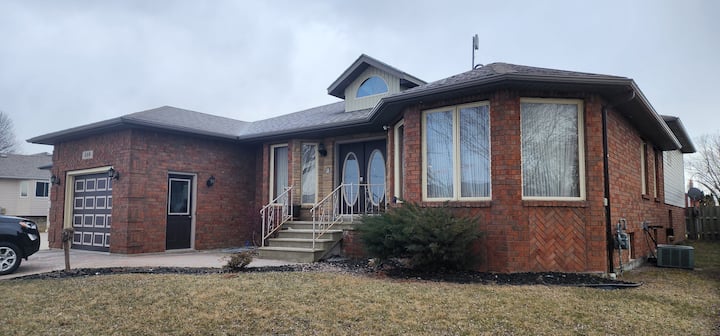 One Room In A Nice Spacious Home - Leamington