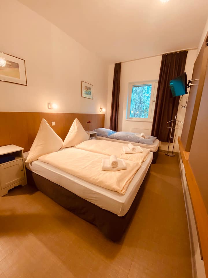 6 Dreibettzimmer Mit Eigenem Bad - Hamburg