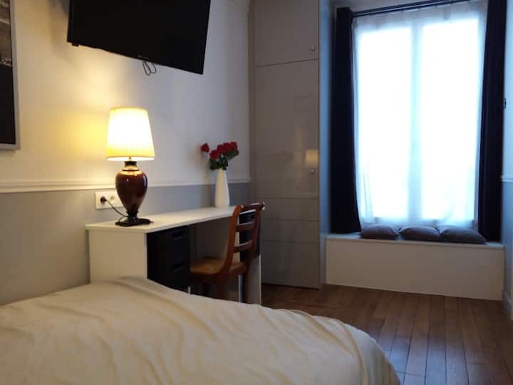 Belle Chambre Av Sanitaires Privés - Paris