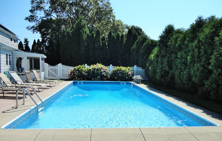 Relax In The Hamptons By The Pool - East Quogue, NY