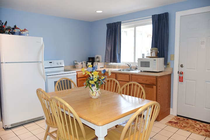 First Floor 2 Bedroom Apt Just Steps From Beach - Old Orchard Beach