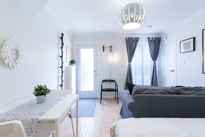 Près De Berri-uqam, À 5 Min Du Métro Beaudry - Montreal