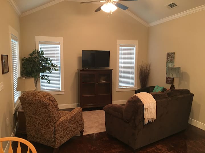 Shady Pecan Cottage - San Angelo, TX