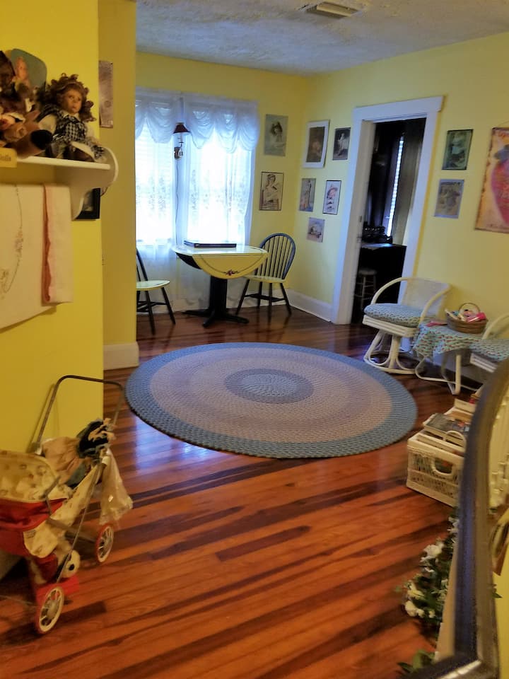 Wild West Room, Historic Strawberry House - Plant City, FL