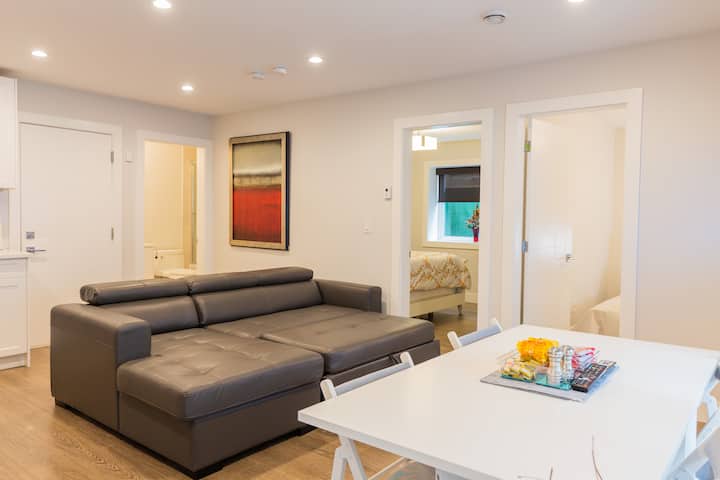 2 Bedroom Home Near Morgan Creek - South Surrey - サレー