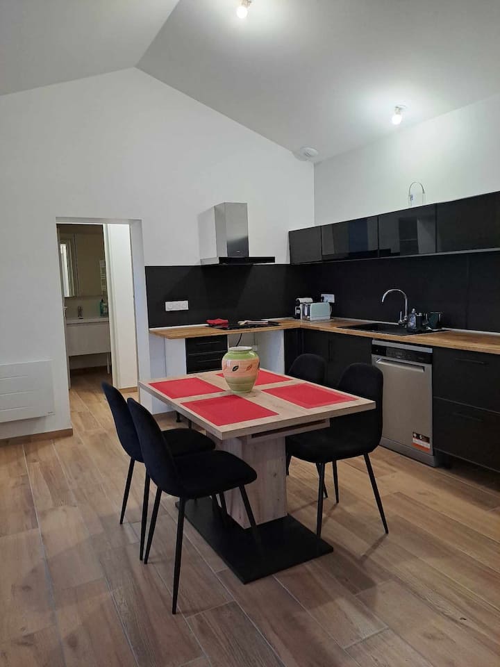 Maison De Ville 50 M² (T2) Près De La Gare. - Charente-Maritime