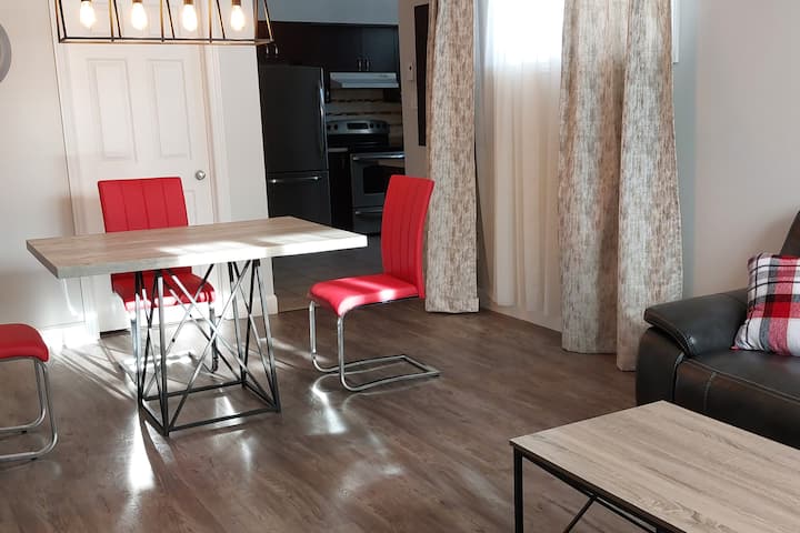 Lovely Canadian Style 2-bedroom Condo In Aylmer - Kanata