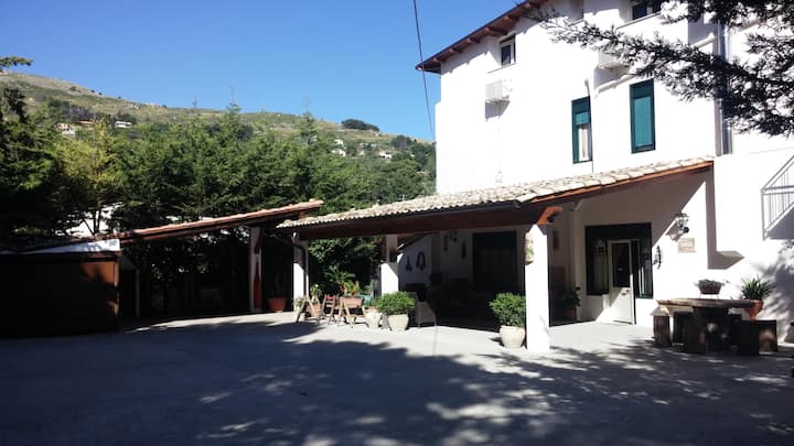 "La Regina Di Adrano " Casa Vacanze - Sicilia