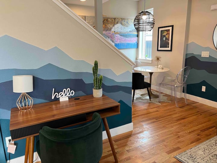 Cheerful Townhome W/private Roof - Denver, CO