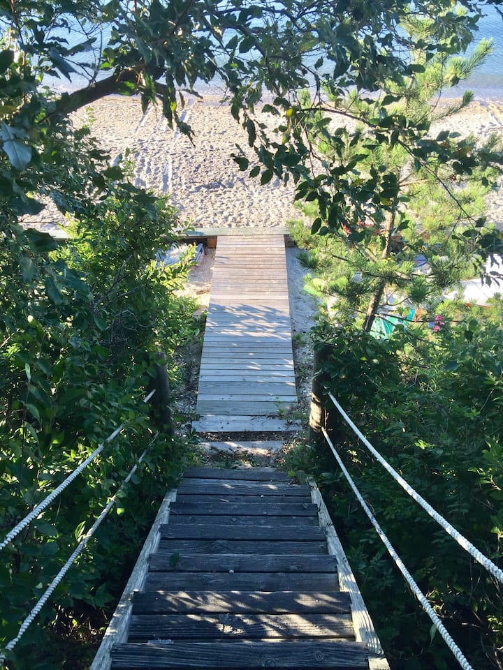 Exclusive Hamptons Waterfront Getaway - Hampton Bays