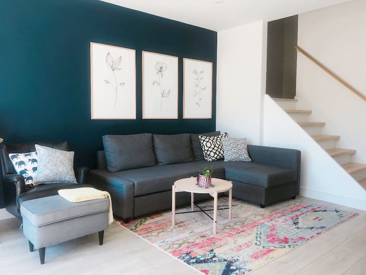 2-bedroom Bright & Fully Renovated Townhouse - Mississauga