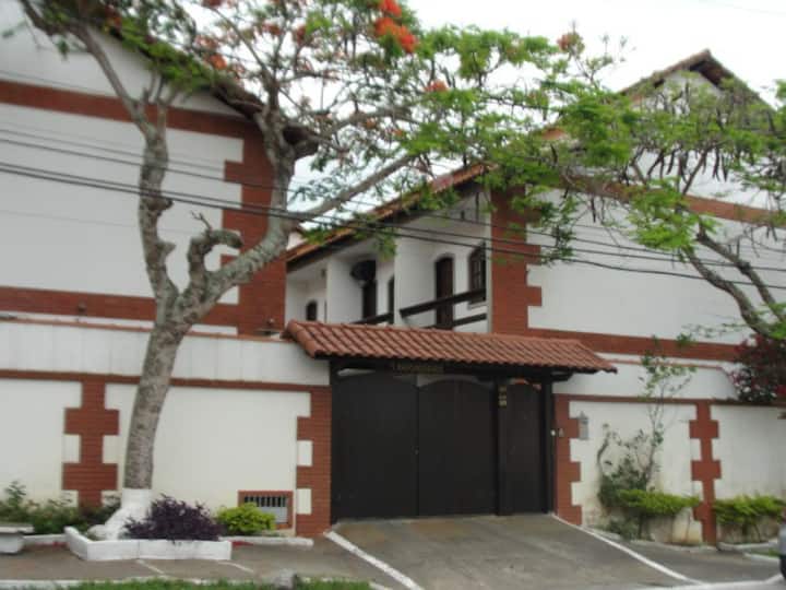 Casa Na Praia Para Diversão E Lazer E Família - Cabo Frio