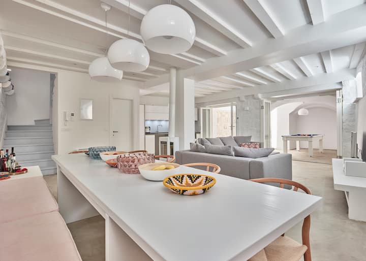 Orange Tree House, Vis - Vis