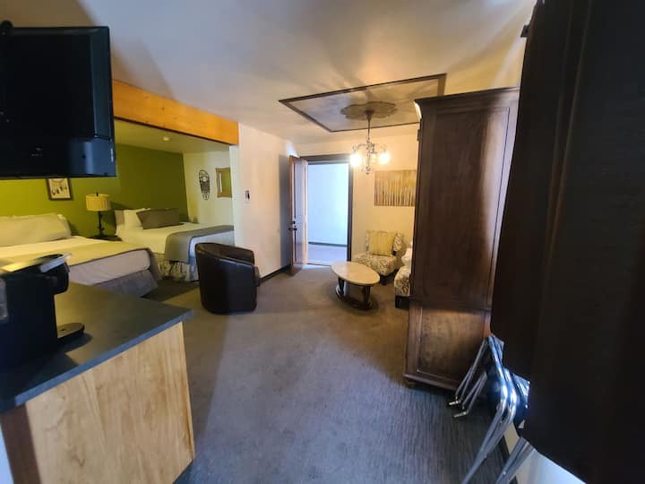 Swanky Pad Out Of The Snow. 1 King, 2 Queen - Afton, WY