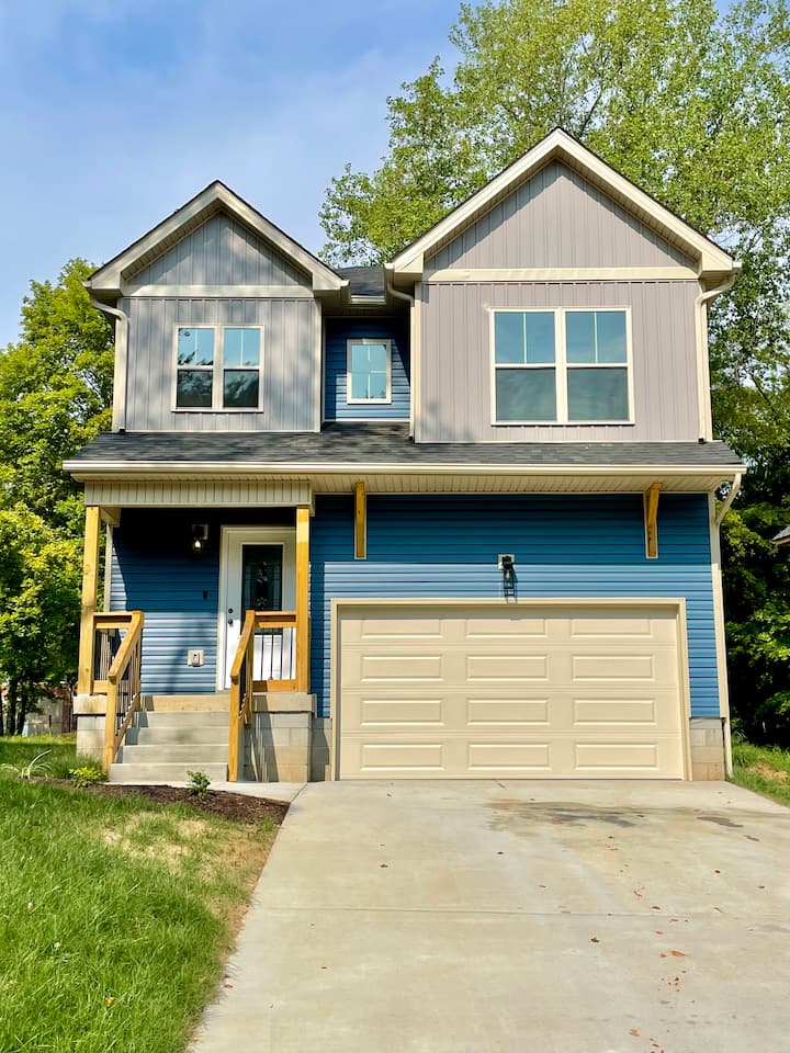 Family Getaway Fully Fenced In Central Clarksville - Clarksville, TN