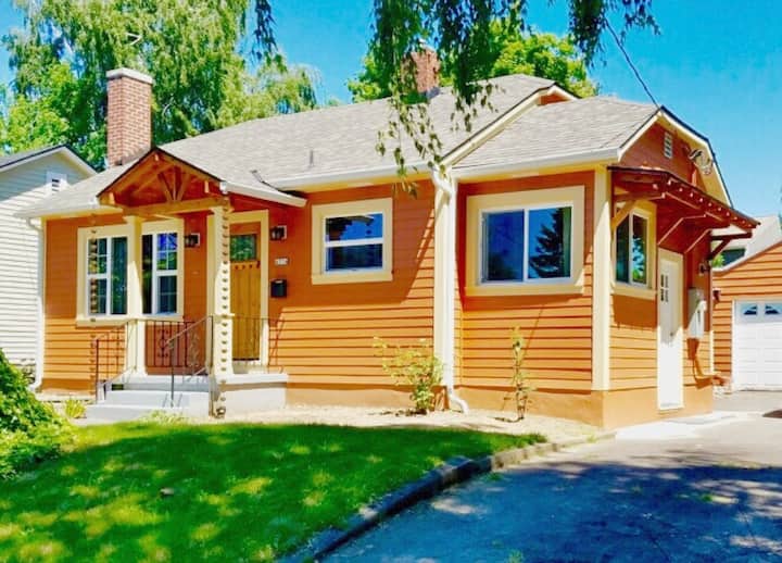 Charming Bungalow With A/c - Portland, OR