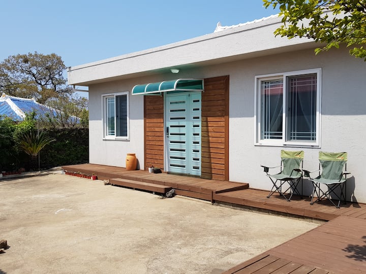 (독채숙소)협재부근 소형견가능 제주전원생활.온 가족이 즐거운 숙소. - Jeju-si