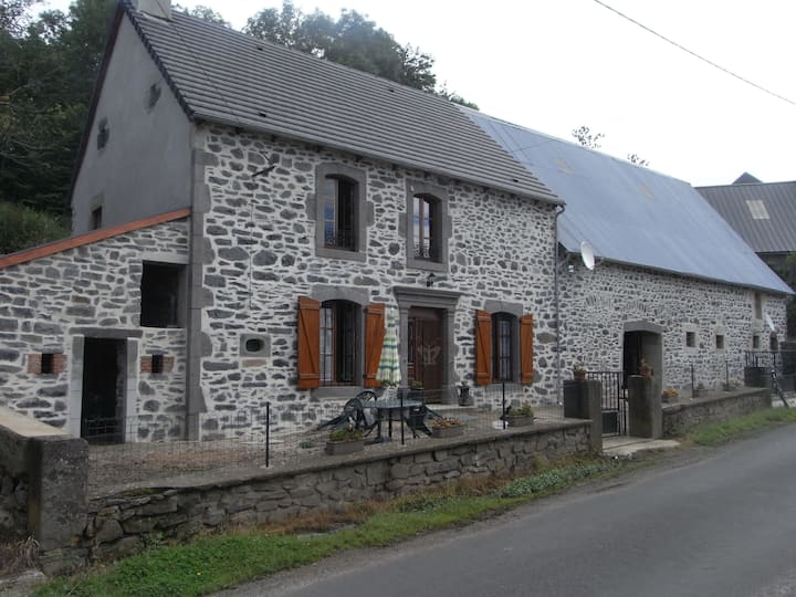 Cantal éVasion, Le Fayet,marcenat 15190wi-fi.ancv. - Lac de Montcineyre