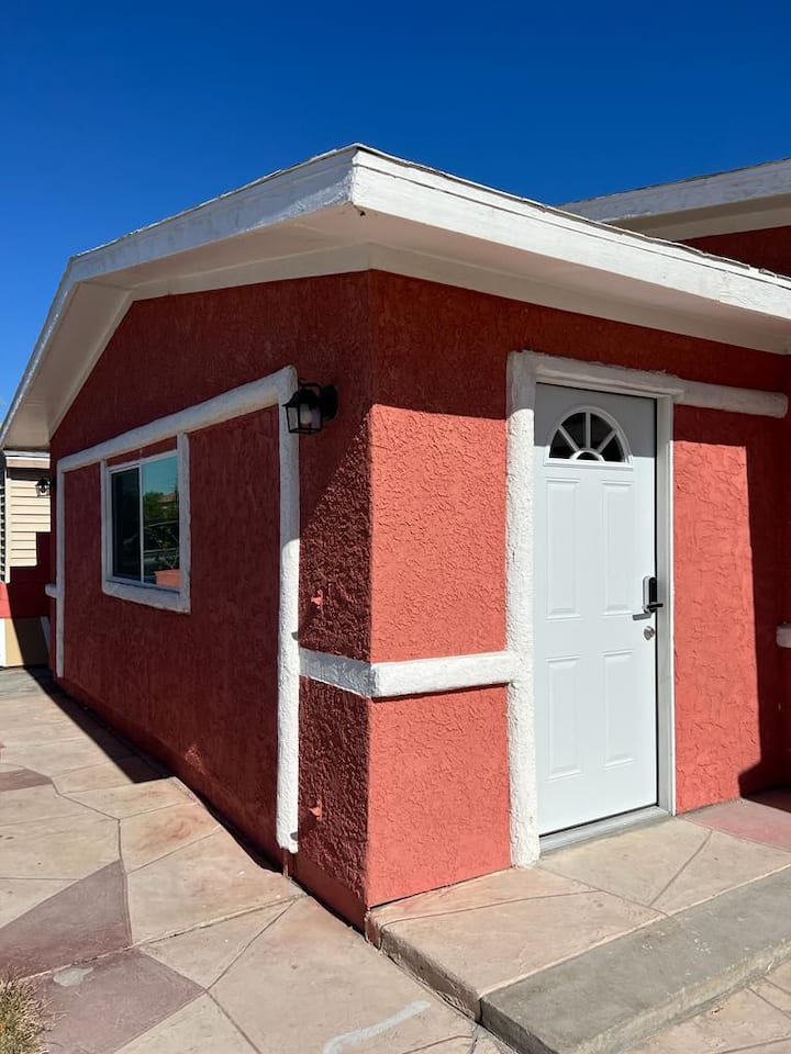 Pequeña Casa Espaciosa Y Llena De Luz - Las Vegas, NV