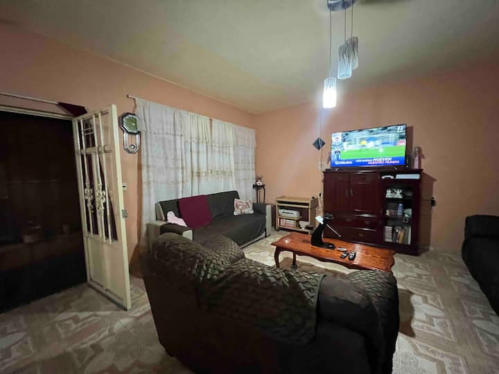 Casa Entera Con Salidas Rápidas A Toda La Ciudad - León