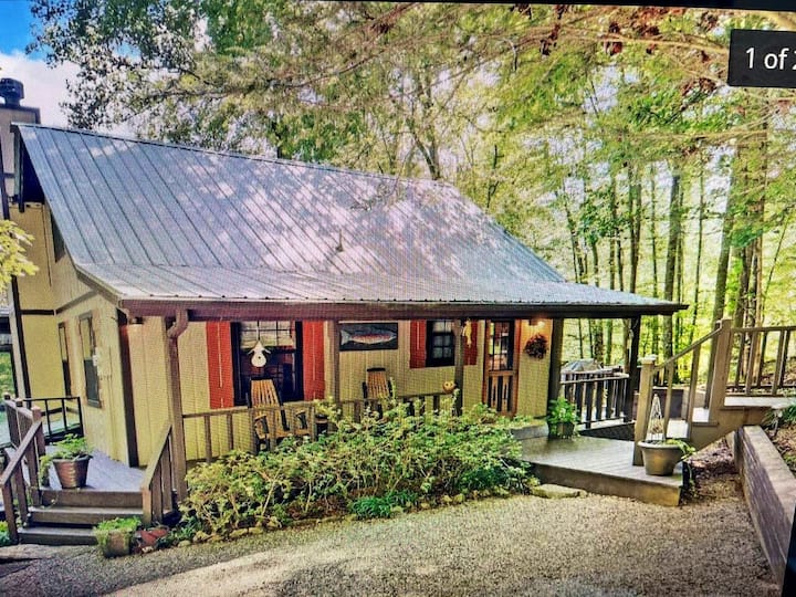 Trout House, Jacuzzi,on Cooper’s Crk Trout Stream - Suches, GA