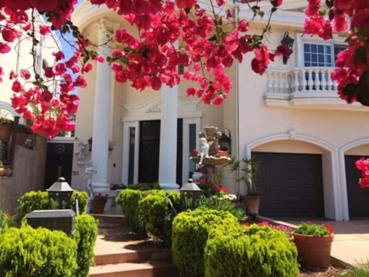 Entire 2nd Flr Sm Luxury Villa 2-3 Bdrms 2-6ppl - Bel Air - Los Angeles
