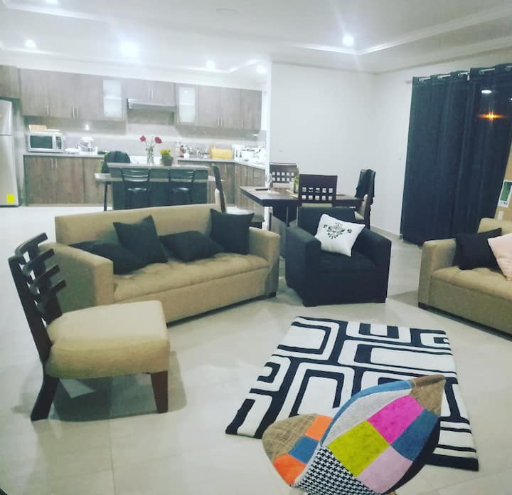 Habitación En Departamento Lujoso Y Confortable - Cuenca