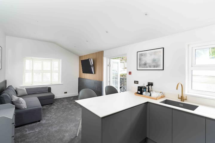 Stunning New Apartment In Marazion With Parking - Carbis Bay