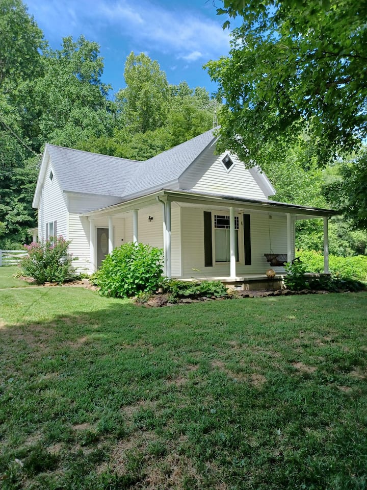 Comfortable 3-bedroom Cottage - Plenty Of Parking - French Lick, IN