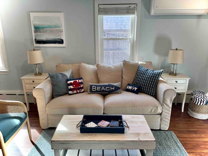 Charming 2 Bed Steps To Falmouth Heights Beach - Old Silver Beach, MA